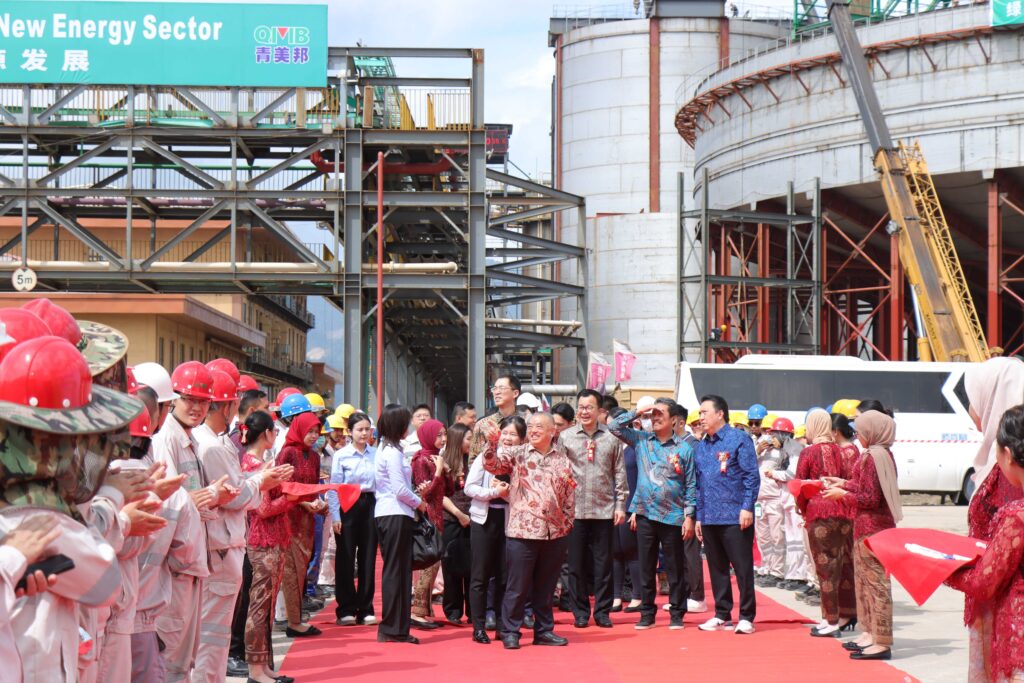 Completing Autoclave Installation, PT ESG Targets HPAL Project ...