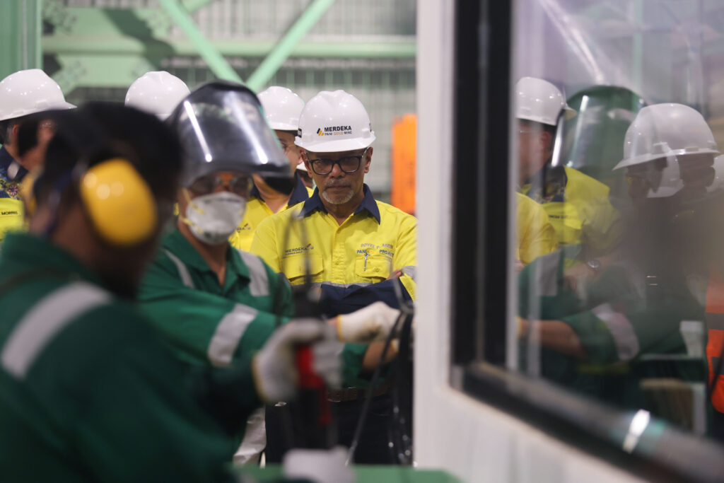 PT Merdeka Gold Resources Tbk Officially Listed on IDX, Raises Rp4.66 ...